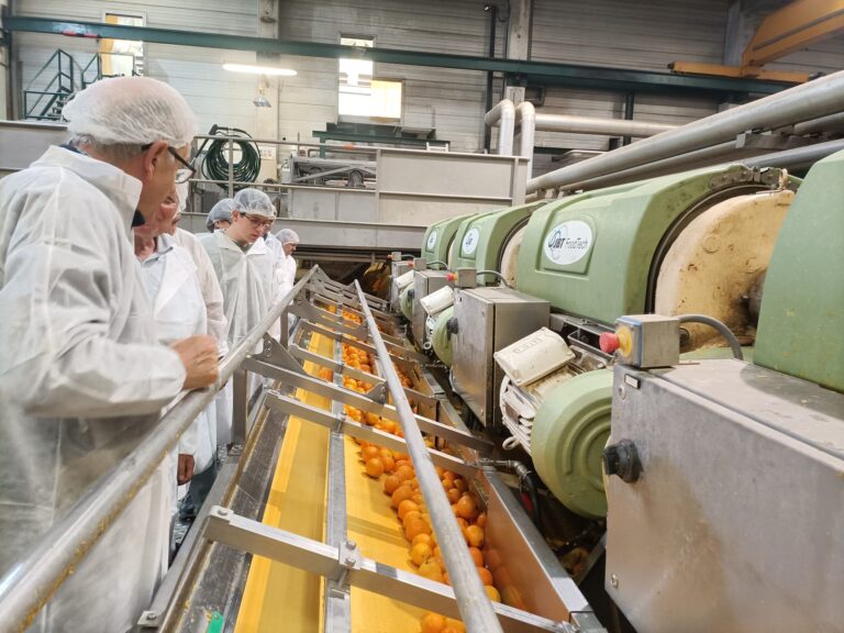 Visitem la central Fructícola NUFRI - Agrònoms - Enginyers Agrònoms de ...